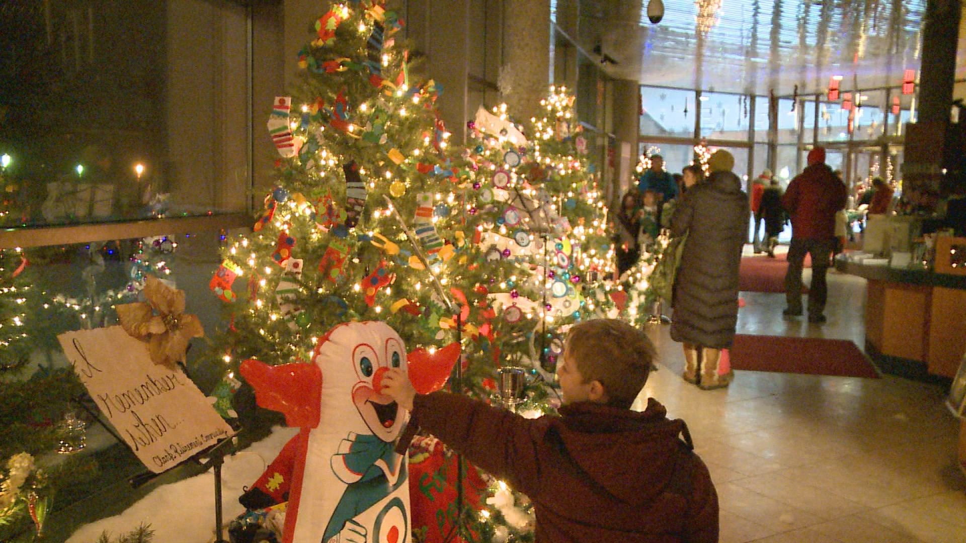 Christmas trees lit at Gerald R. Ford Presidential Museum | wzzm13.com