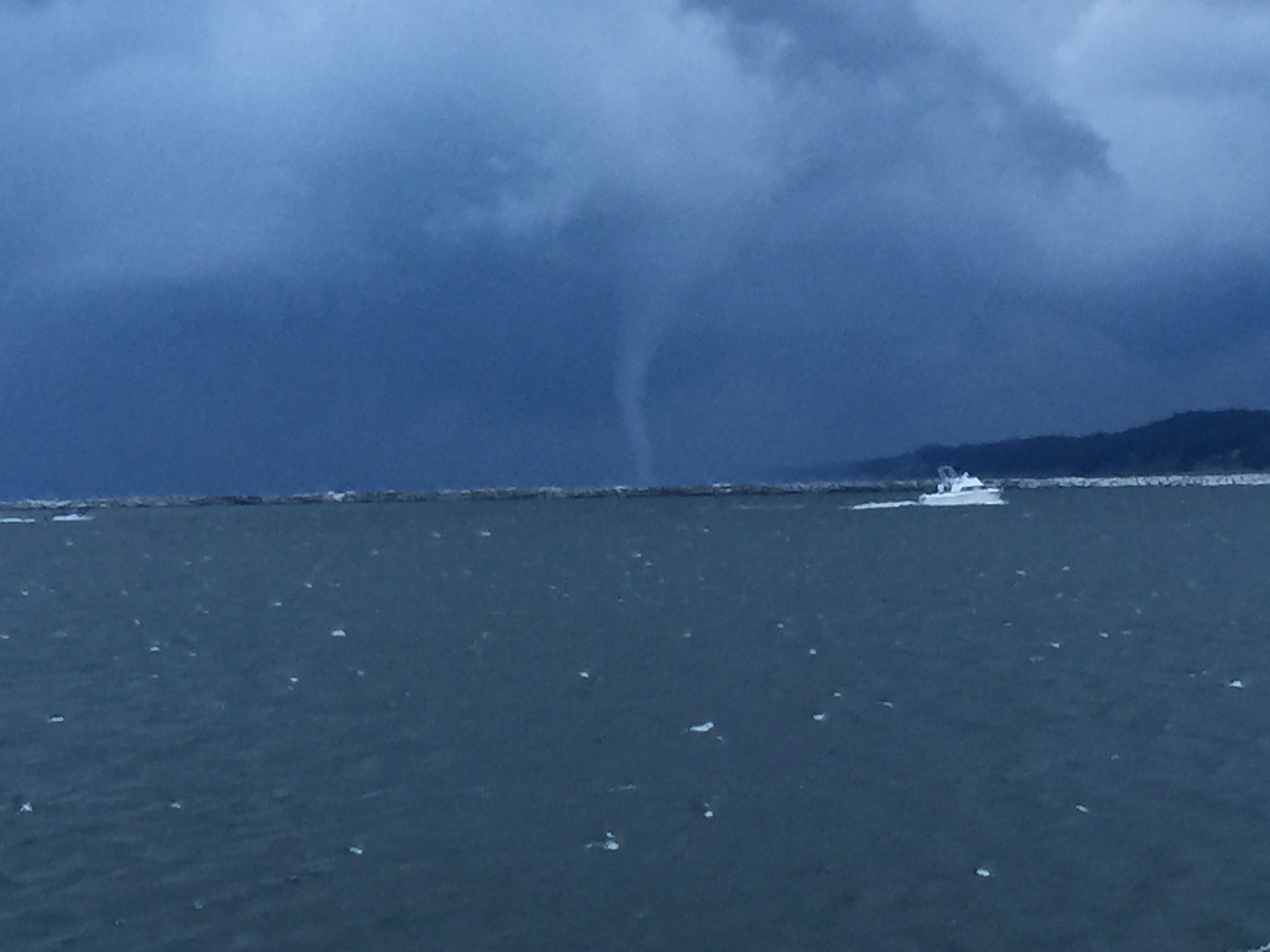 Waterspouts 101 | wzzm13.com