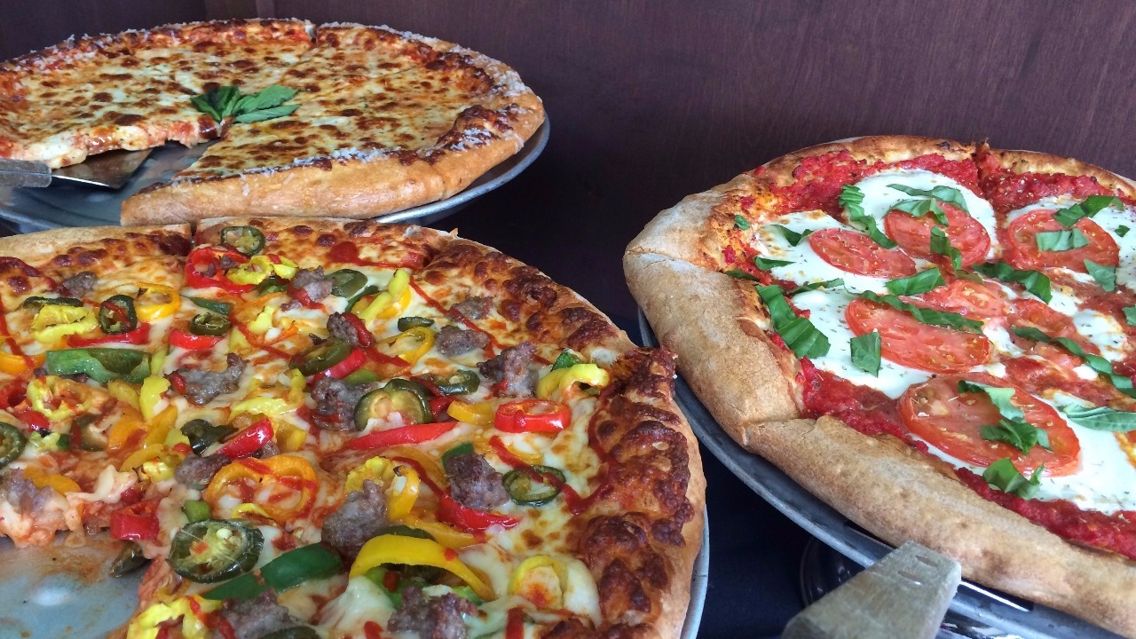 Flo's Pizzeria Ristorante and Sports Bar expands in Greenville | wzzm13.com