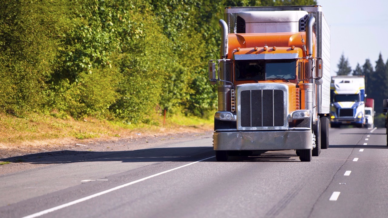 Startup wants to put self-driving big rigs on US highways | 9news.com