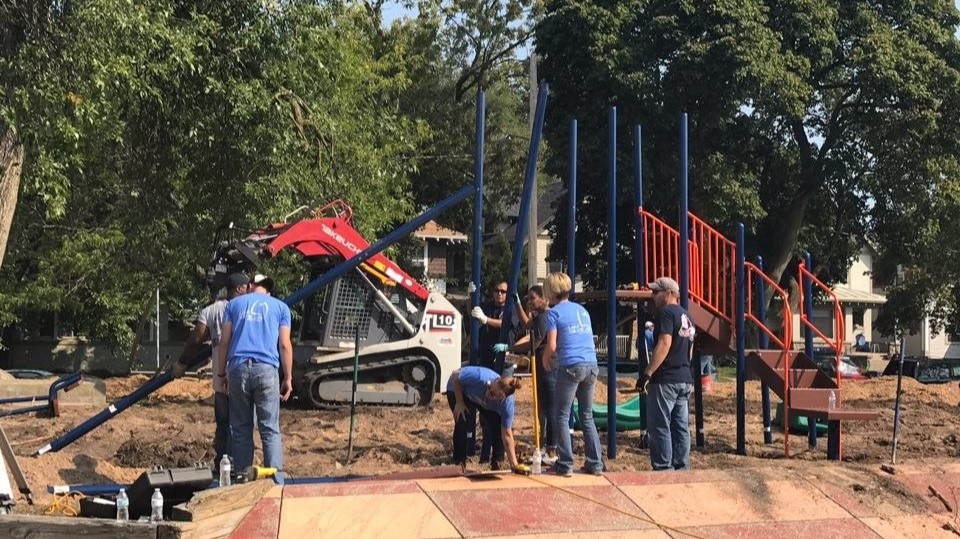 Sigsbee Park gets a new playground | WZZM13.com