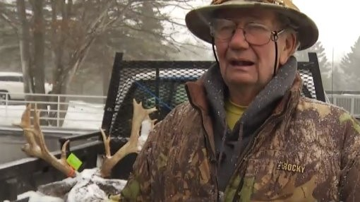 Michigan man bags 25-point buck with crossbow | wzzm13.com